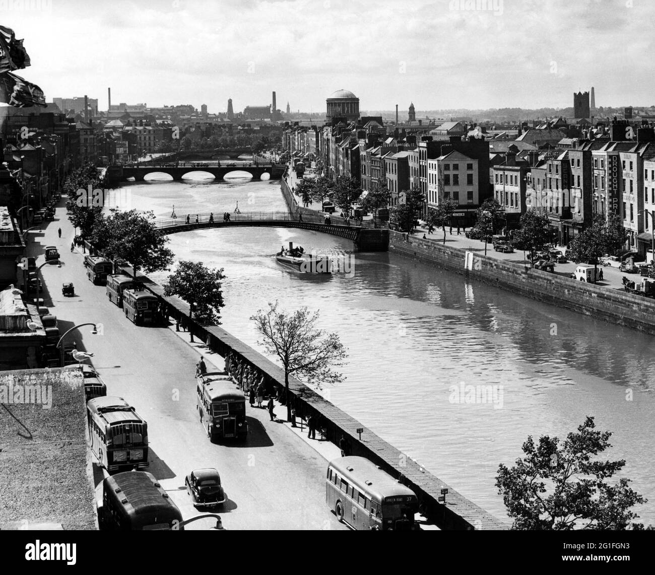Oconnell bridge liffey river Black and White Stock Photos & Images - Alamy