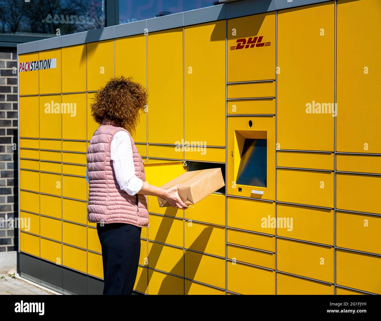 Dhl packstation hi-res stock photography and images - Alamy