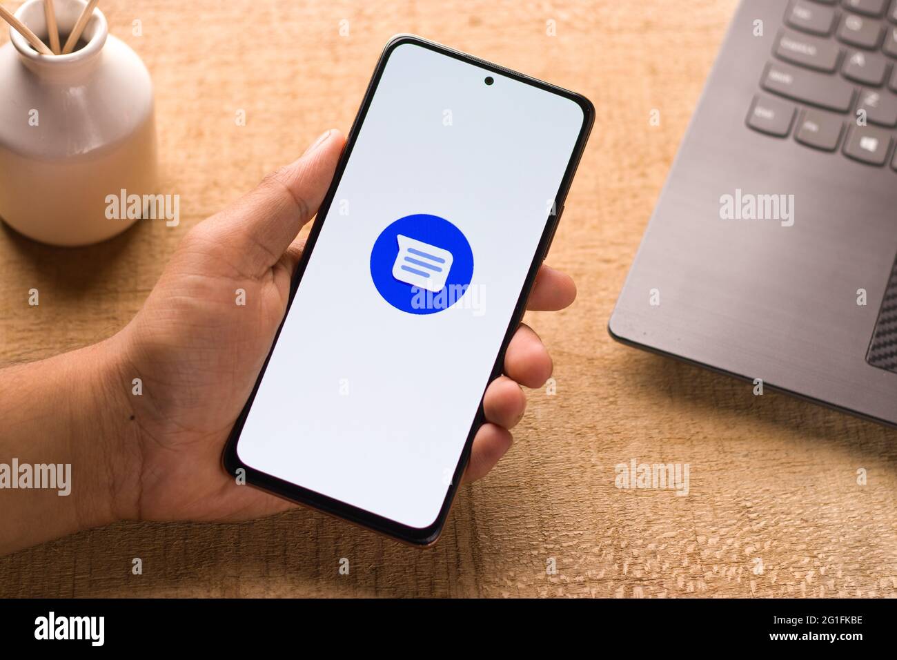 Update messages hi-res stock photography and images - Alamy