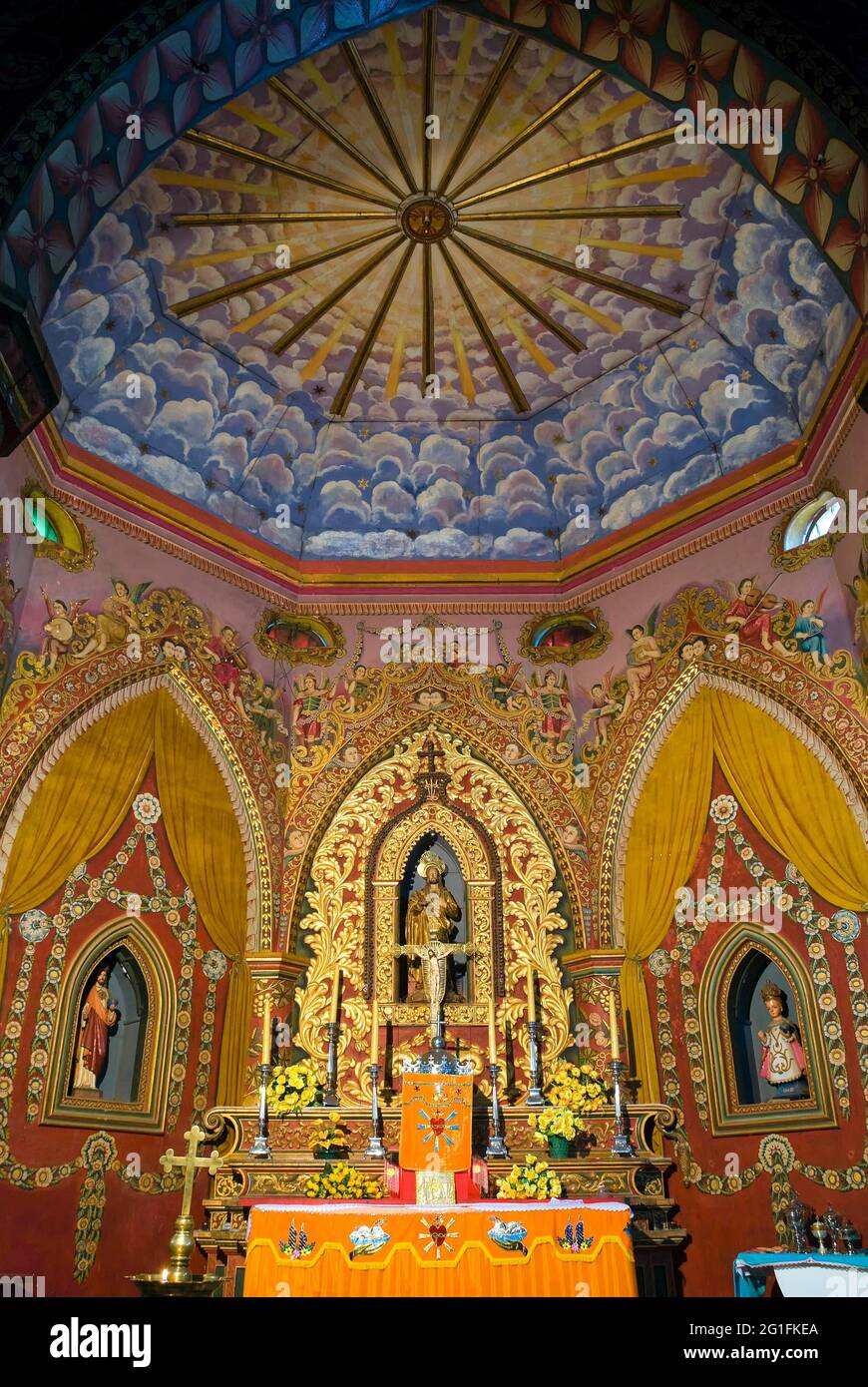Altar, The St. Anthony's Church in Ollur, Kerala, India Stock Photo - Alamy