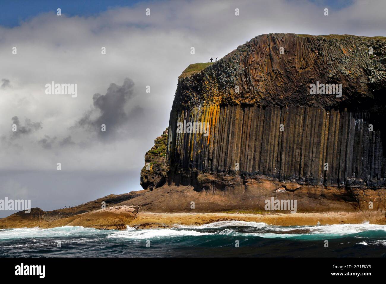 Rock island, basalt island, columnar basalt, basalt columns, flood ...