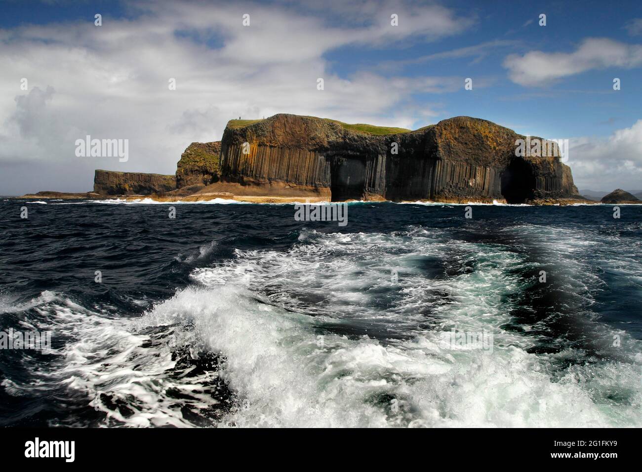 Rock island, basalt island, columnar basalt, basalt columns, flood ...