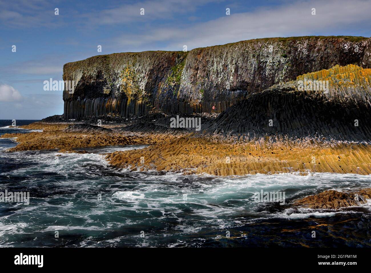 Rock island, basalt island, columnar basalt, basalt columns, flood ...