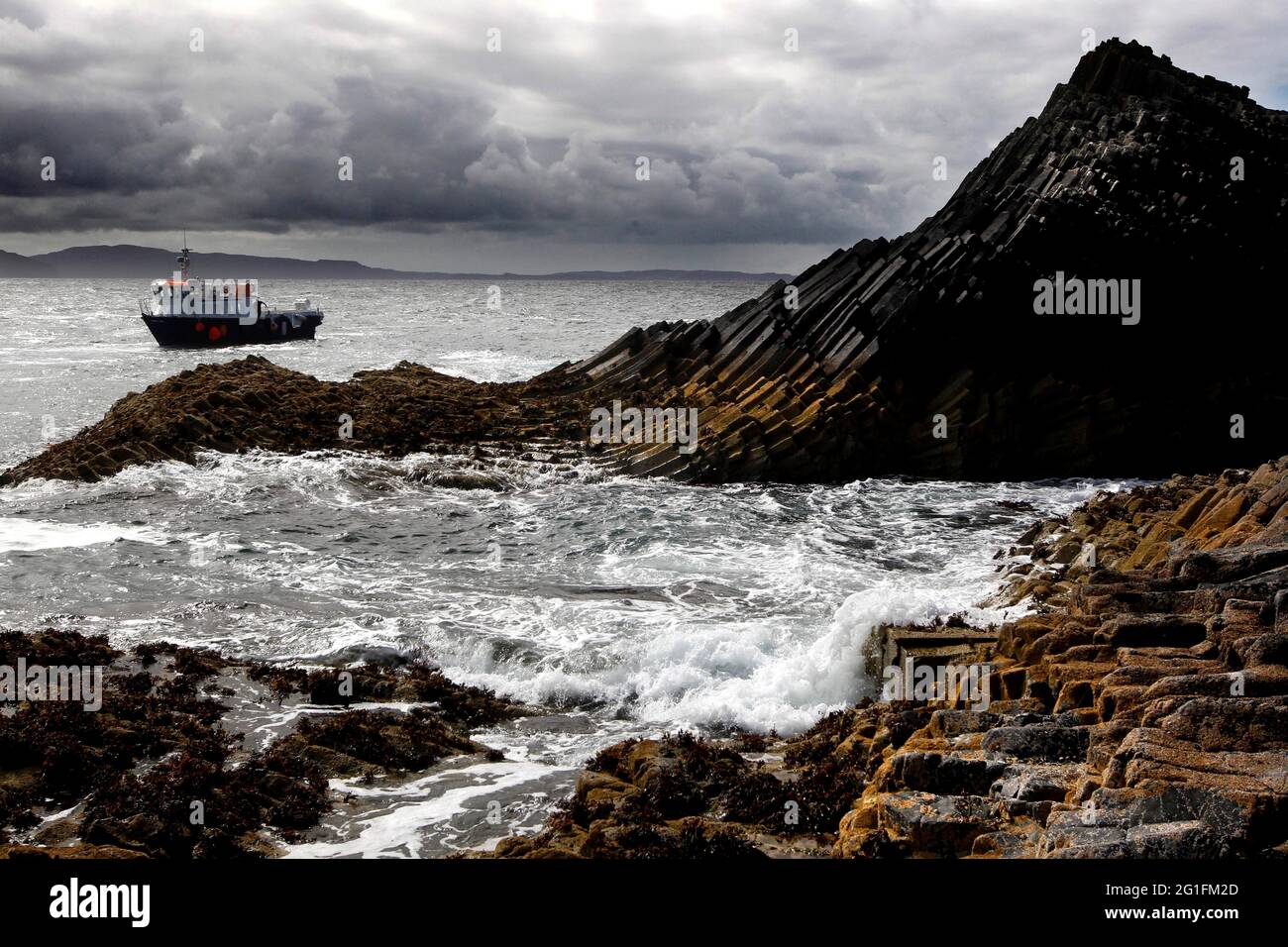 Rock island, basalt island, columnar basalt, basalt columns, flood ...