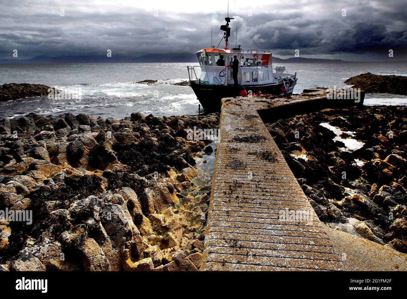 Rock island, basalt island, columnar basalt, basalt columns, flood ...