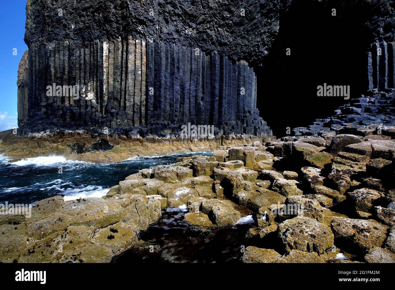 Rock island, basalt island, columnar basalt, basalt columns, flood ...