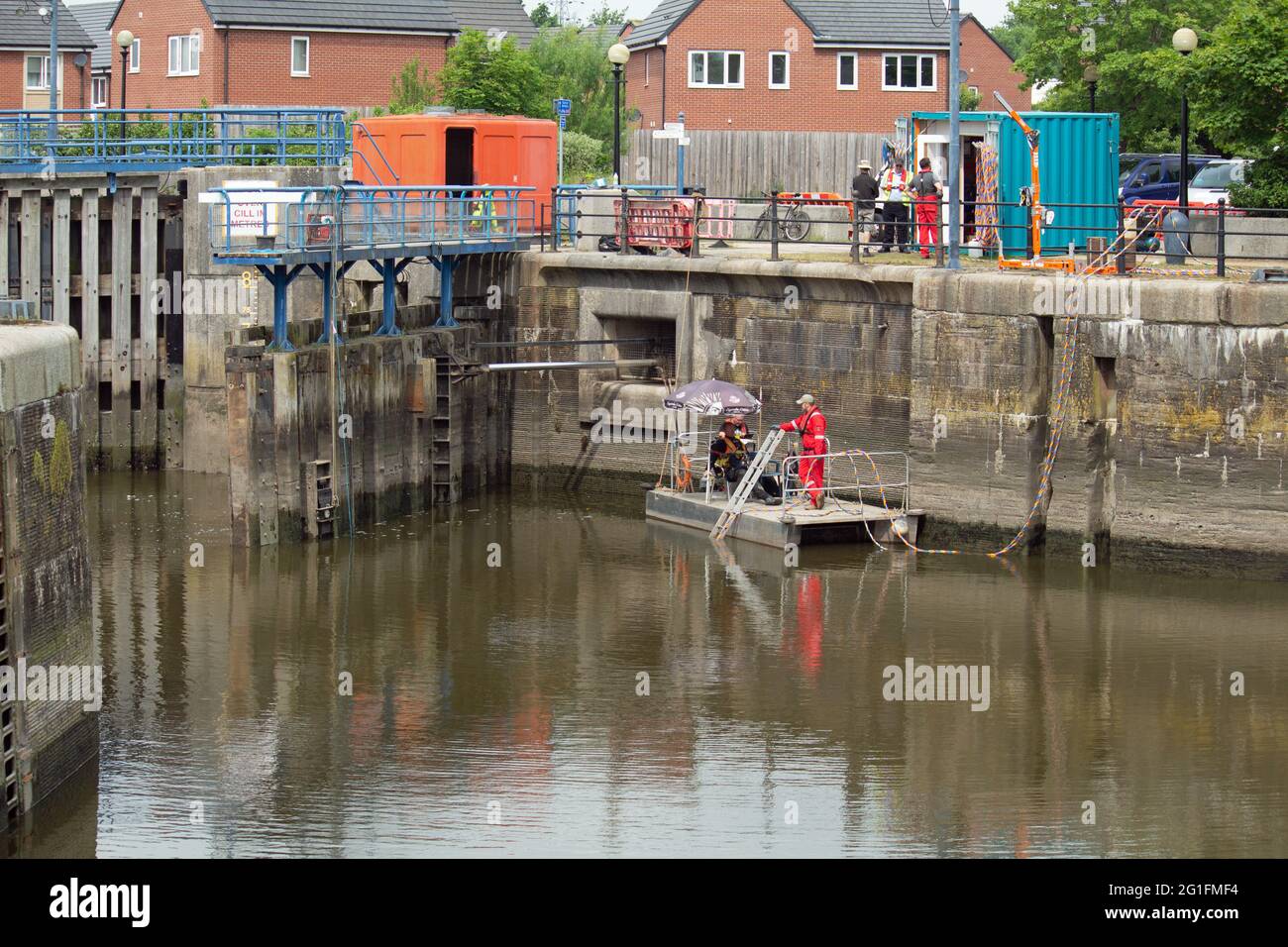Dock gates hi-res stock photography and images - Alamy