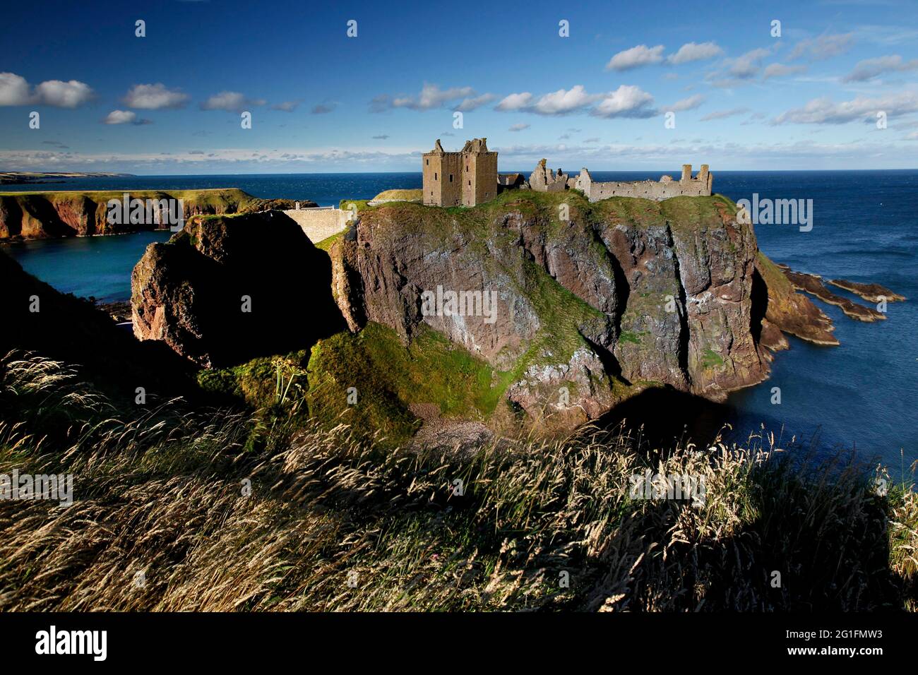 Sea, Dunnotor Castle, castle ruin, headland, rocky, cliffs, sea plateau ...