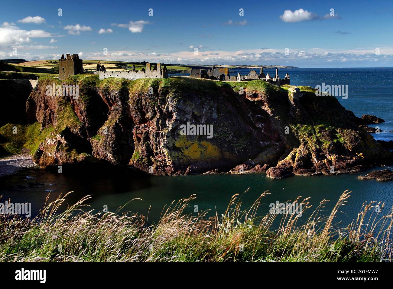 Sea, Dunnotor Castle, castle ruin, headland, rocky, cliffs, sea plateau ...