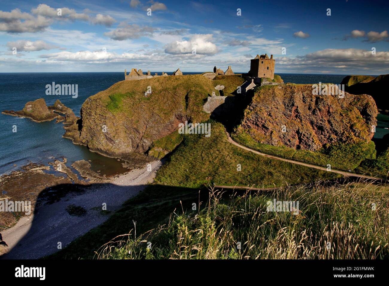 Sea, Dunnotor Castle, castle ruin, headland, rocky, cliffs, sea plateau ...