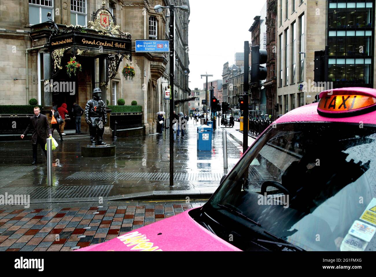 Glasgow taxi hi-res stock photography and images - Alamy