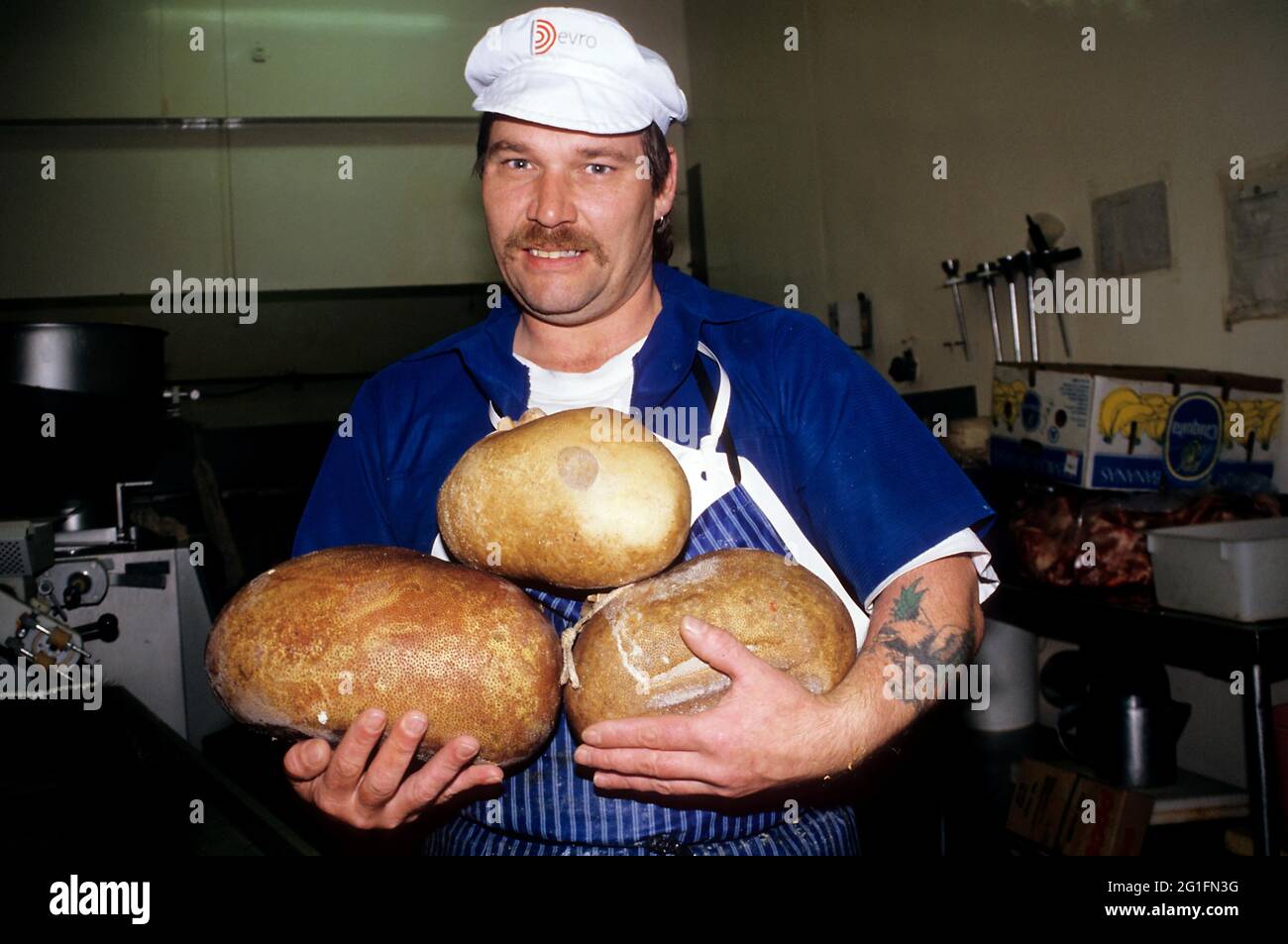 Butcher, butcher with haggis, haggismaker, stuffed sheep's stomach ...