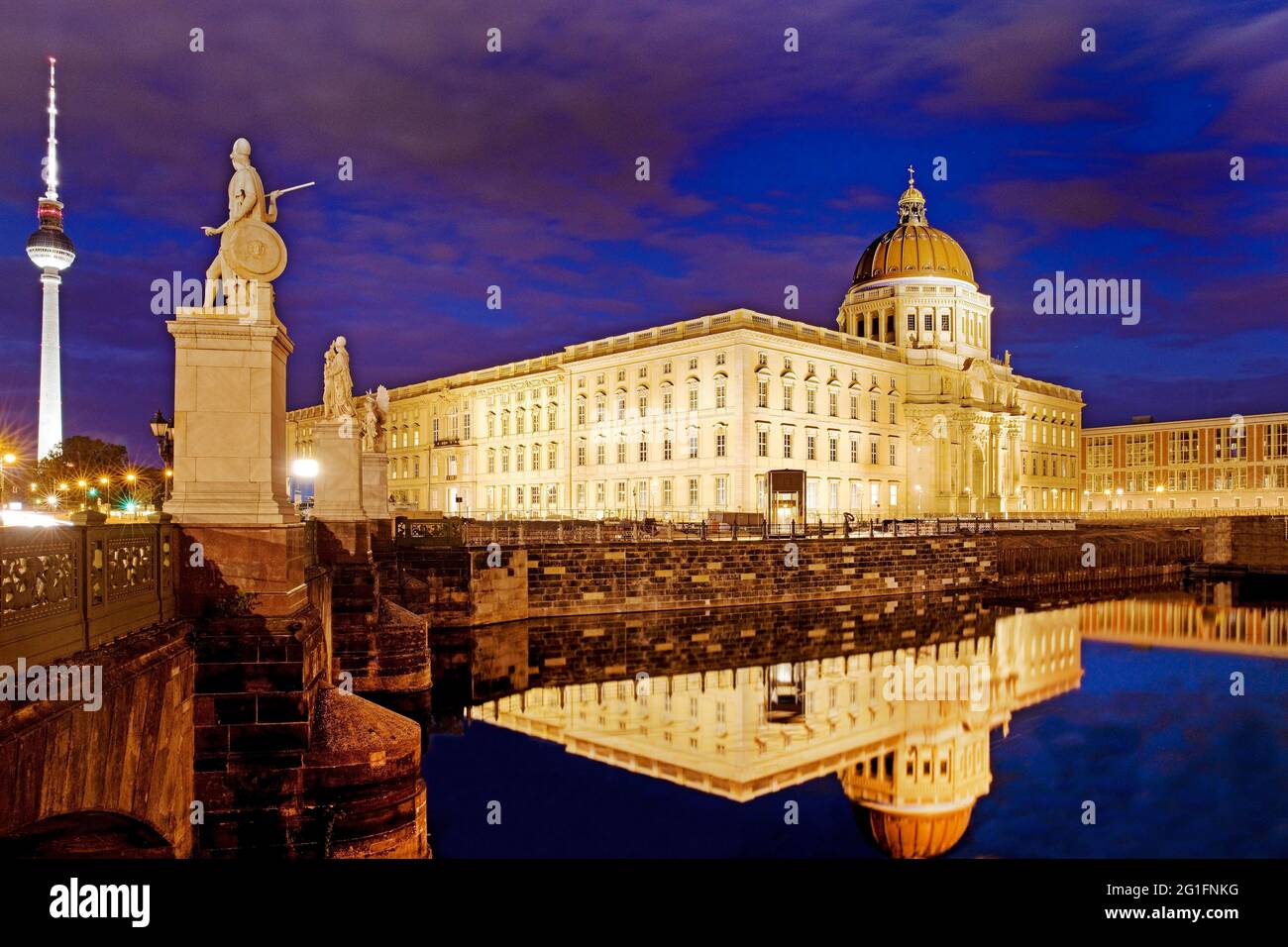 Berlin bridge hi-res stock photography and images - Alamy