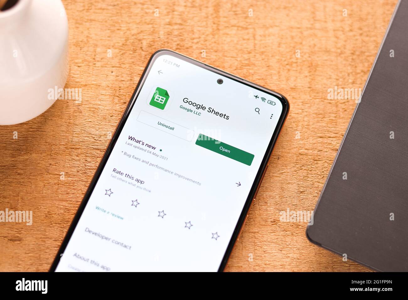 Digital 6 sheet hi-res stock photography and images - Alamy