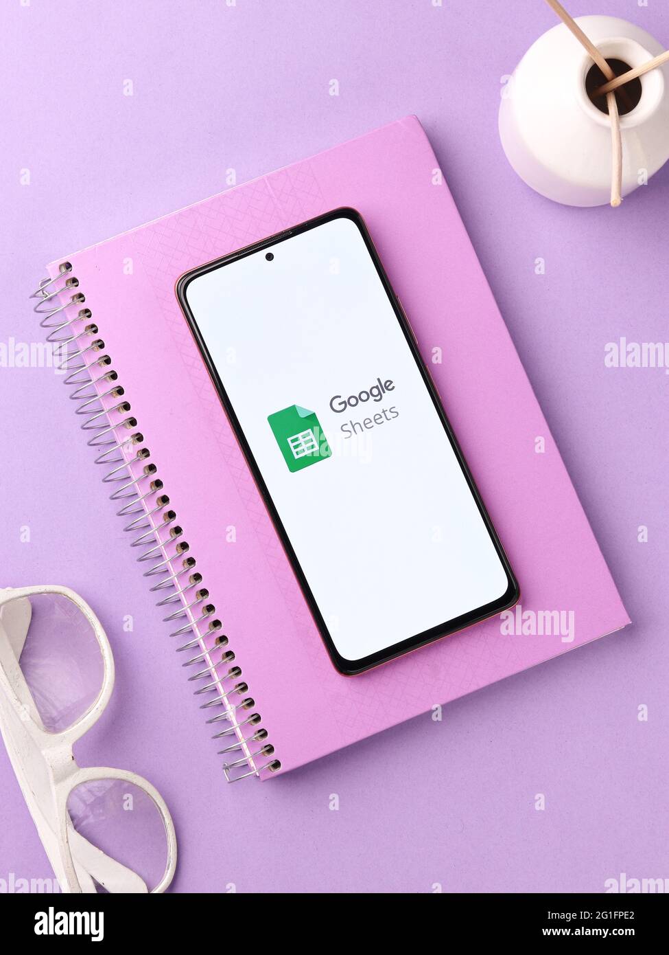 Google sheets logo hi-res stock photography and images - Alamy