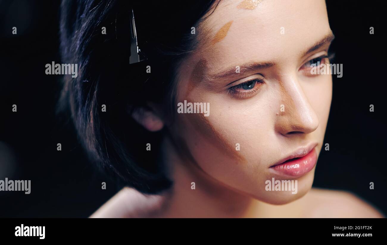 Face contouring hi-res stock photography and images - Alamy