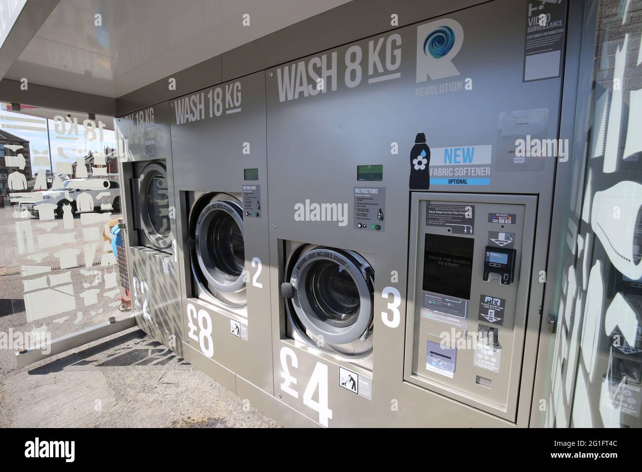 Laundry kiosks hi-res stock photography and images - Alamy
