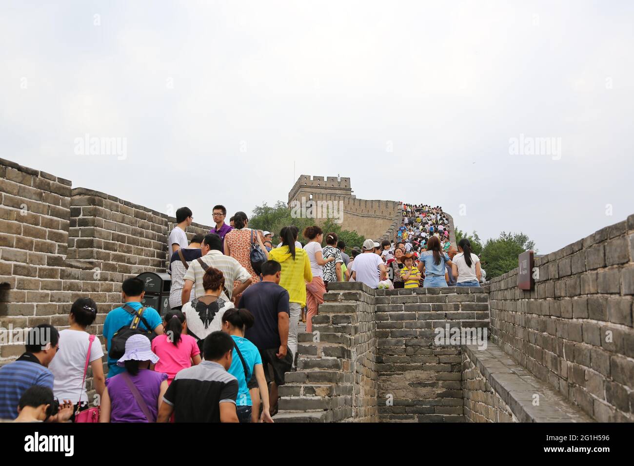 Climbing the great wall of china hi-res stock photography and images ...