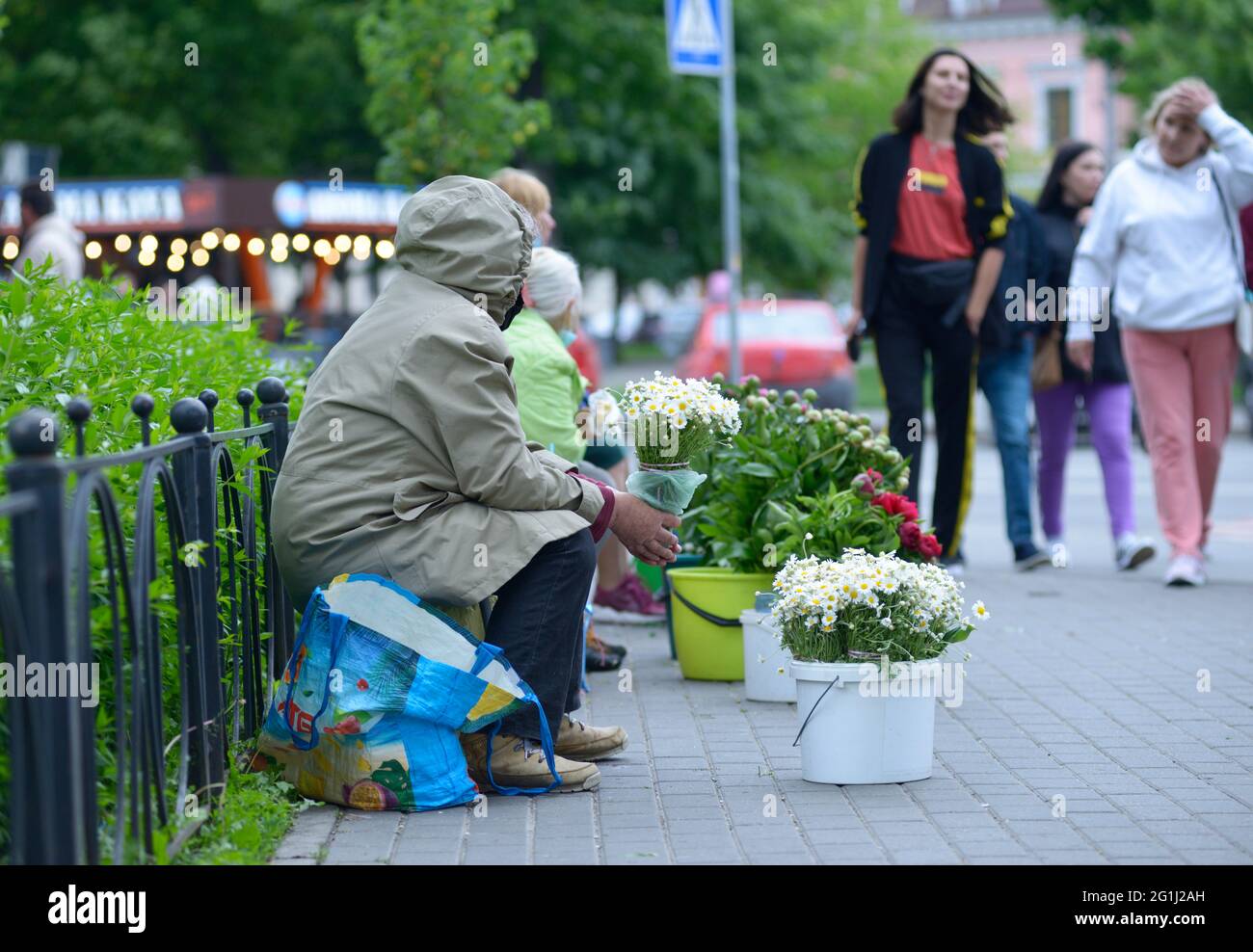 Old women sellers hi-res stock photography and images - Alamy