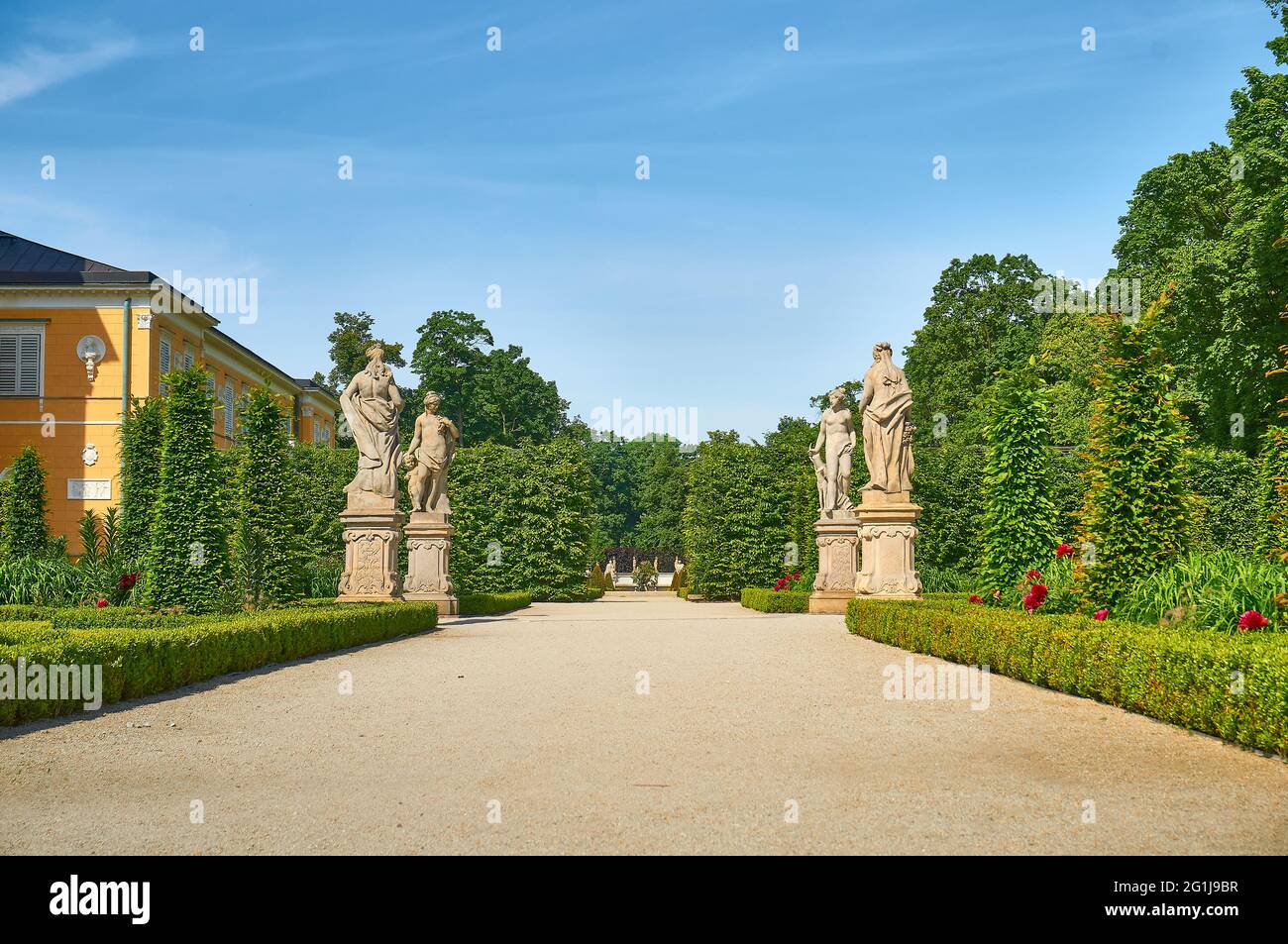 Alley of sculptures hi-res stock photography and images - Alamy