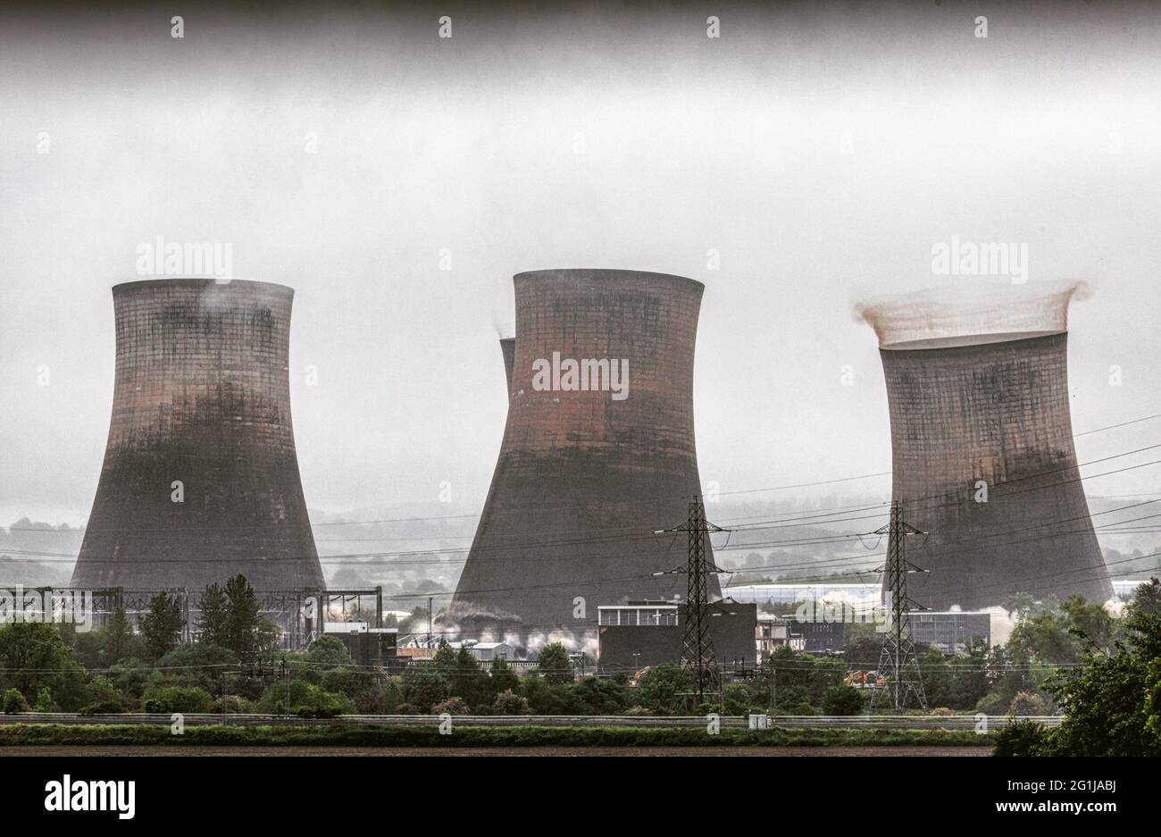 Demolition rugeley power station hi-res stock photography and images ...