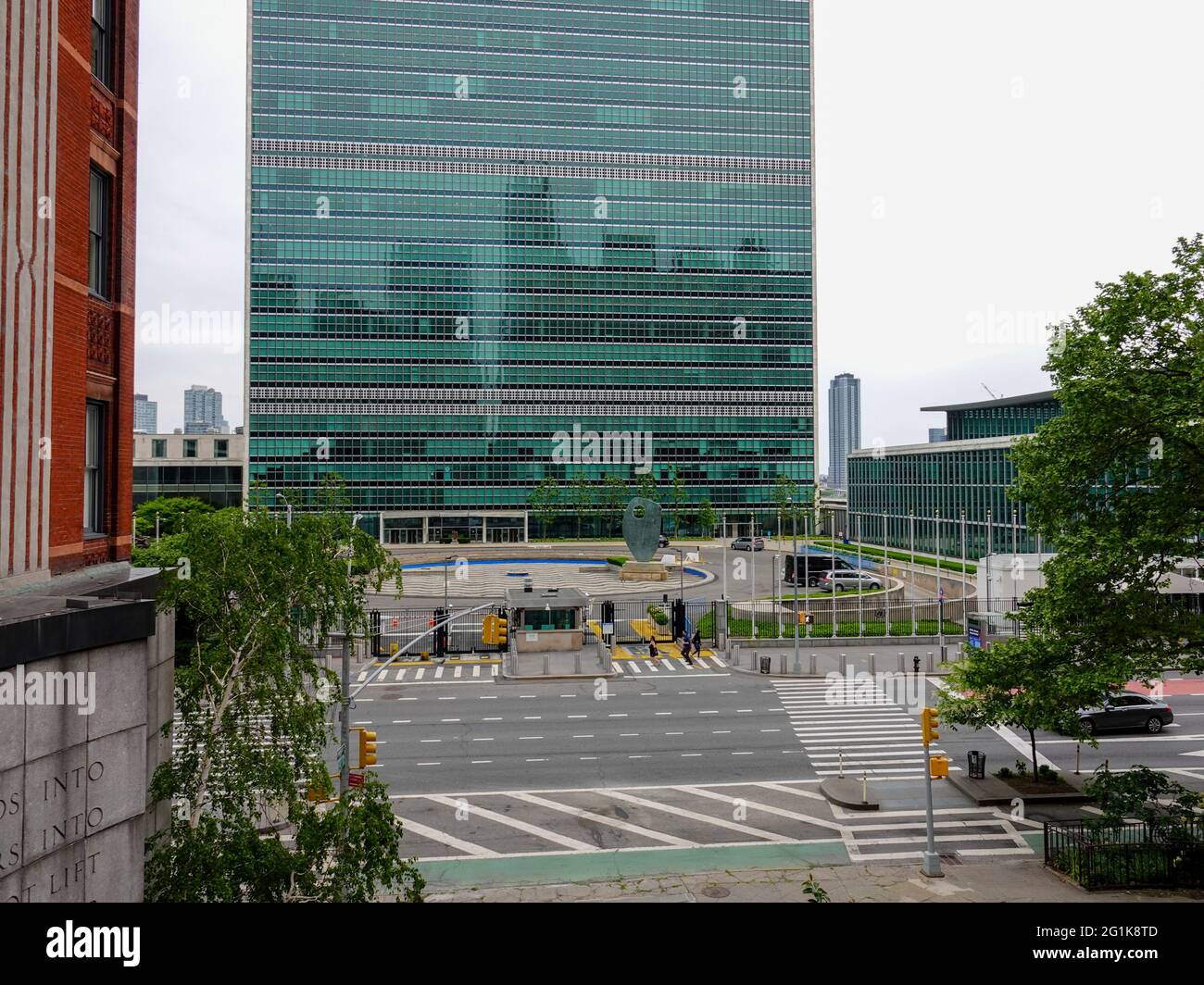 Un building new york steps hi-res stock photography and images - Alamy