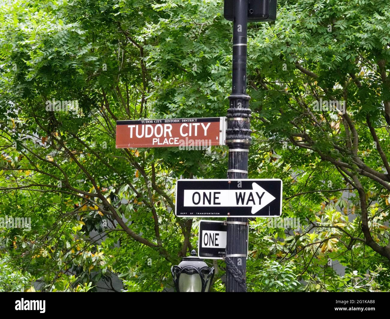 Tudor city hi-res stock photography and images - Alamy