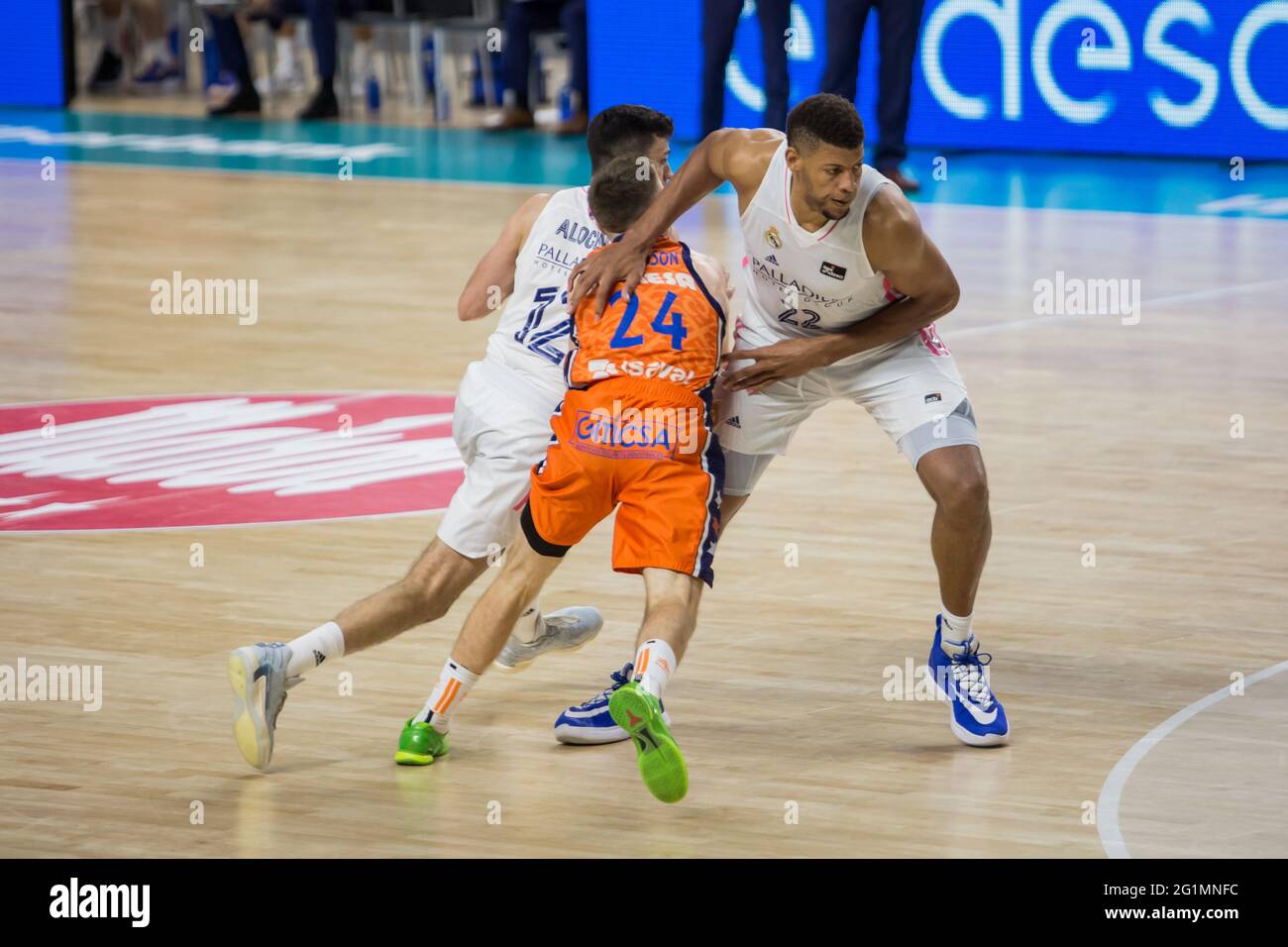 Edy tavares right white hi-res stock photography and images - Alamy