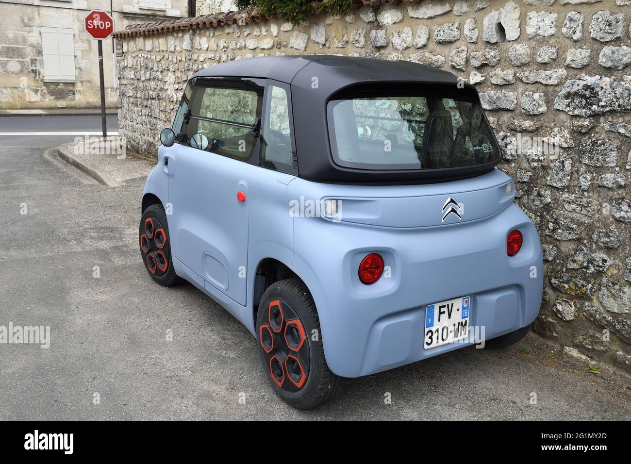 Car without a license hi-res stock photography and images - Alamy