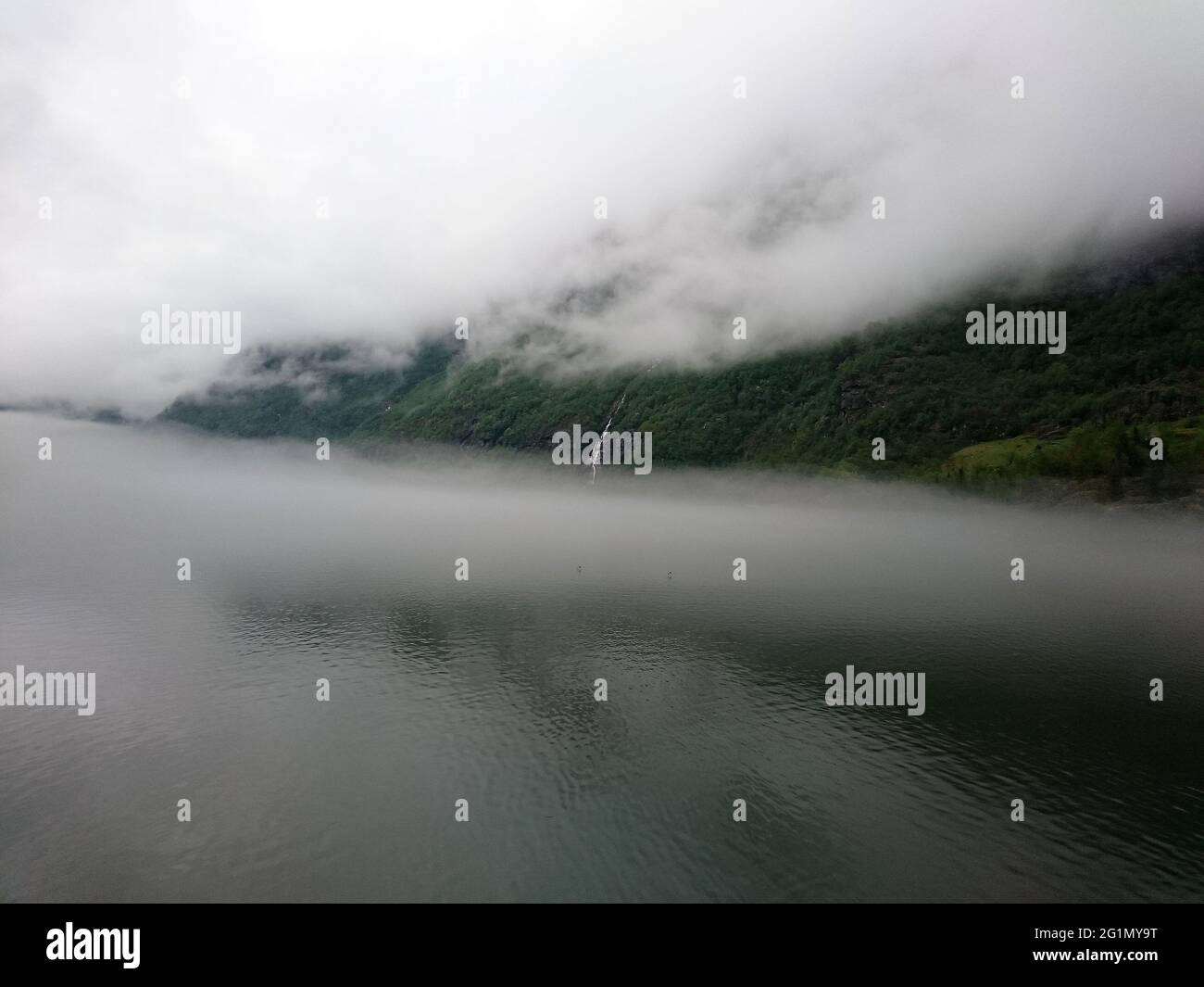 Fog over water hi-res stock photography and images - Alamy