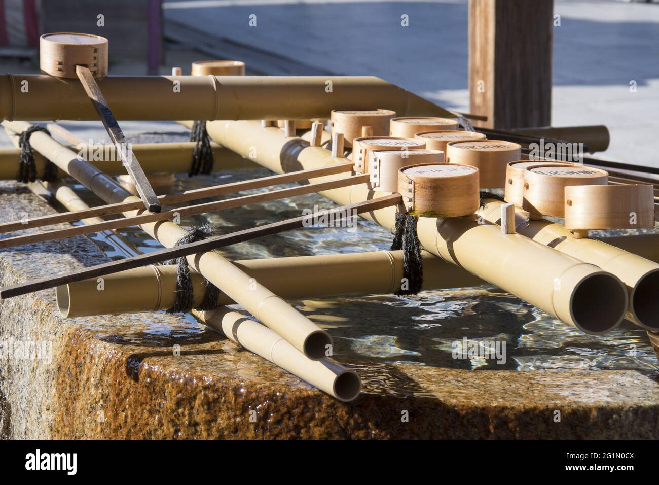 Ritual hand washing japan hi-res stock photography and images - Alamy