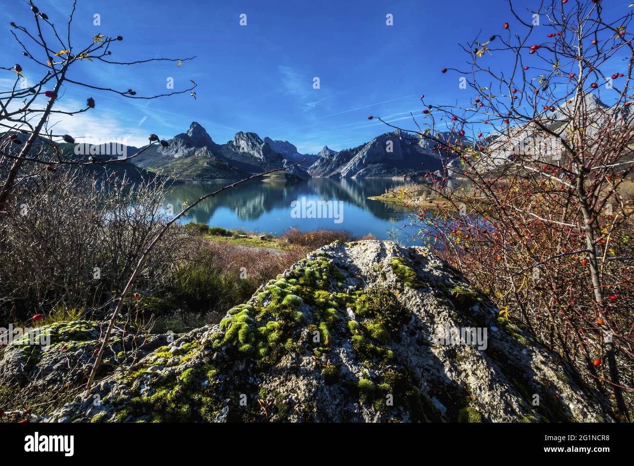 Spain, Leon, Ria o, dam lake and new village, overlooking the old one ...