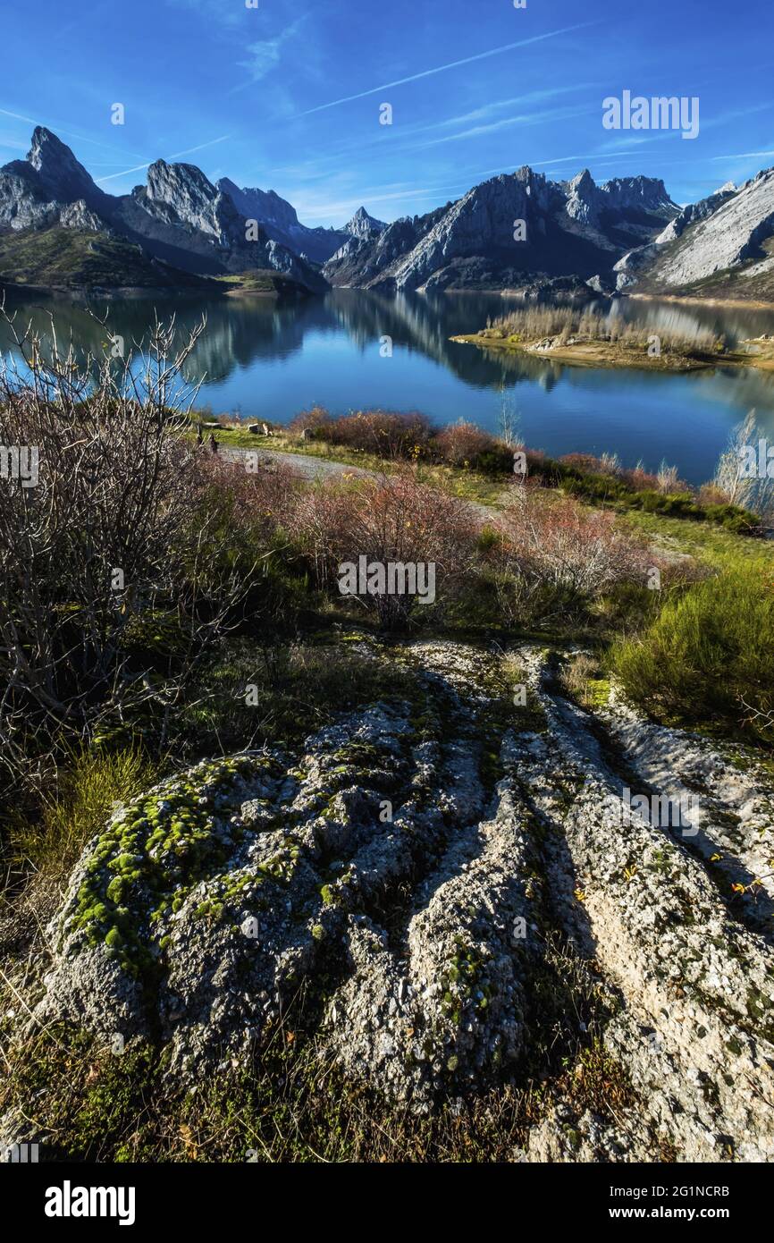 Riaño dam león spain hi-res stock photography and images - Alamy