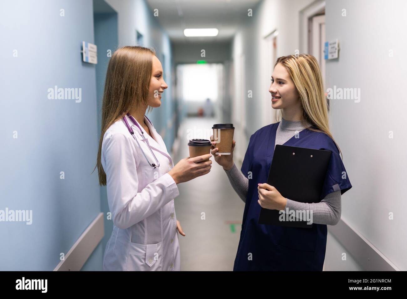 Doctors drinking coffee hi-res stock photography and images - Alamy