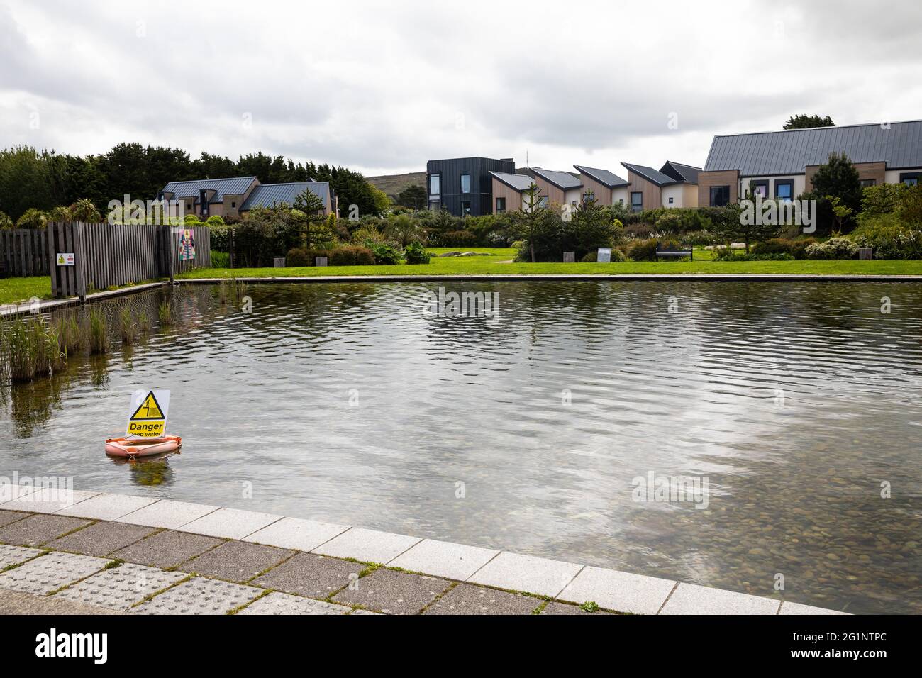 Red River in Heartlands, Robinson's Shaft, Pool, Cornwall Stock Photo ...