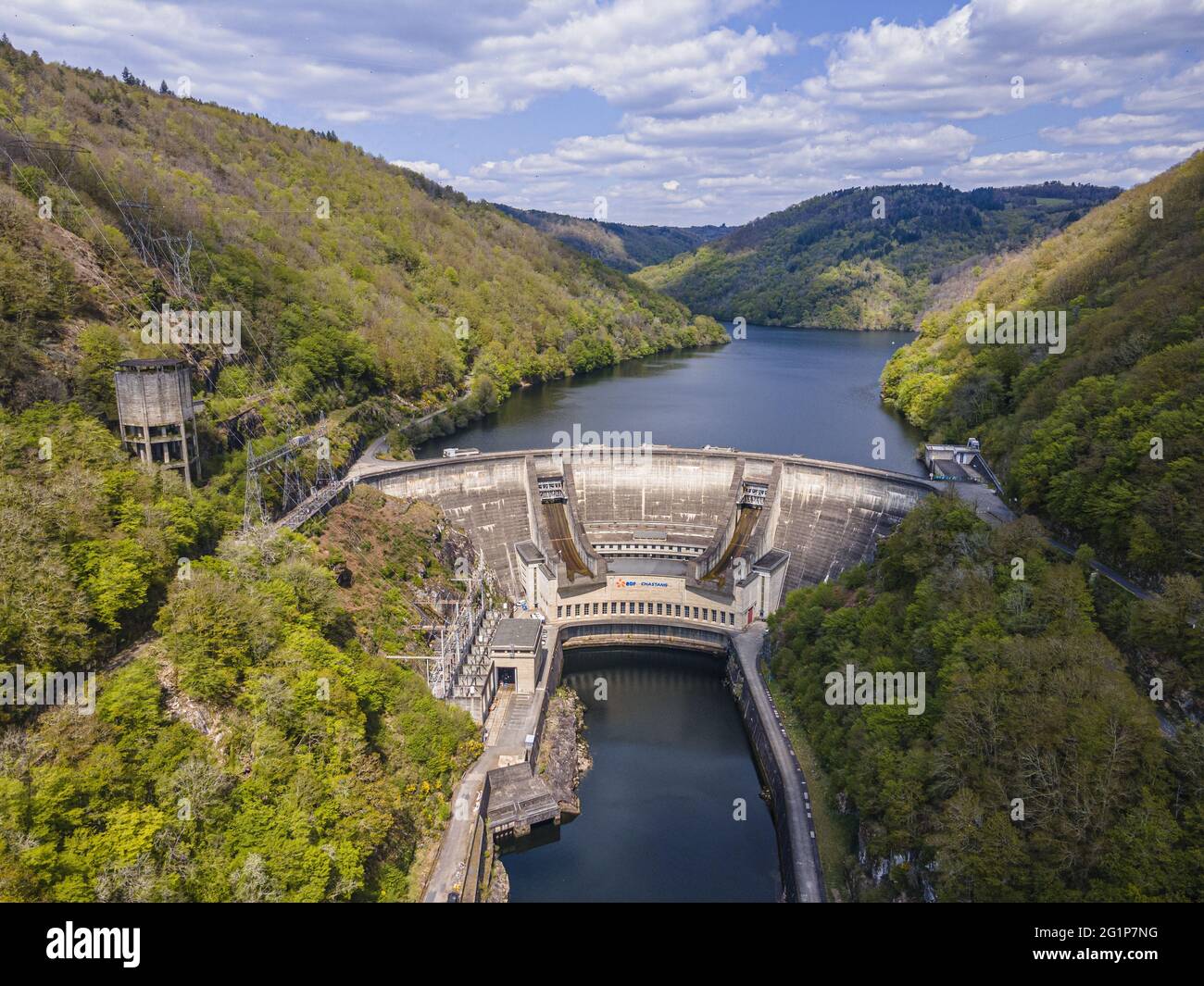 Chastang dam on the dordogne river hi-res stock photography and images ...