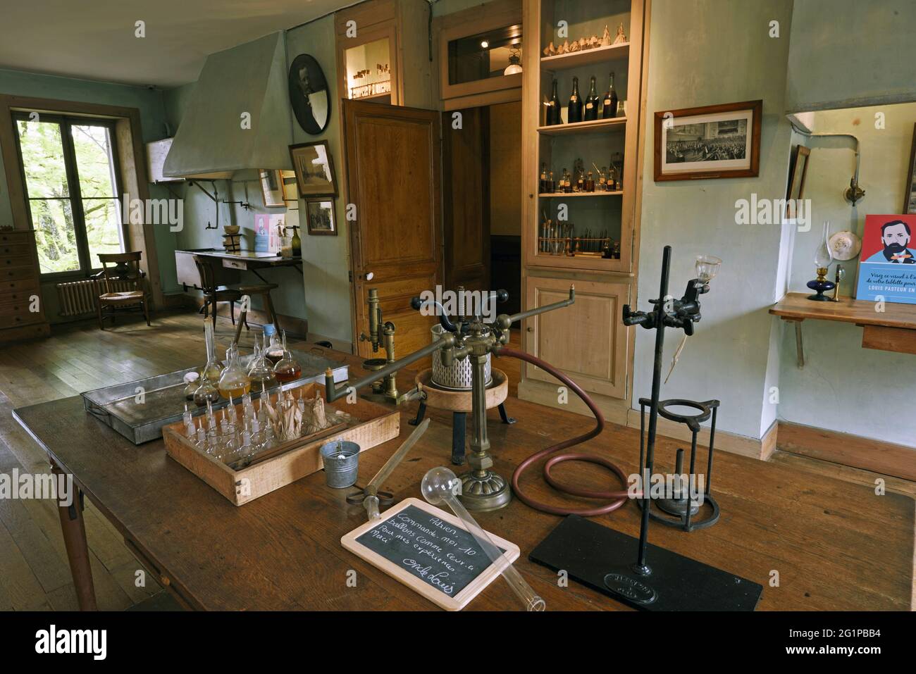 Microbiology laboratory 19th century hi-res stock photography and ...