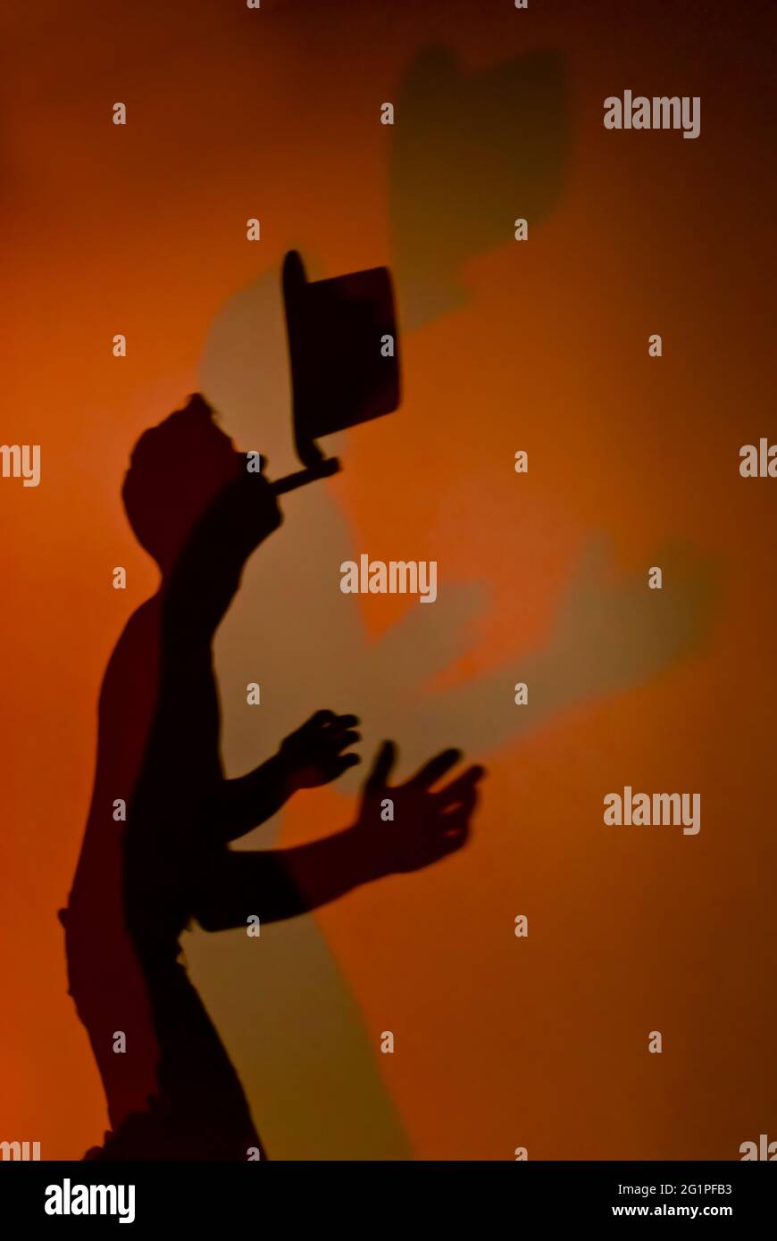 Chinese juggler hi-res stock photography and images - Alamy