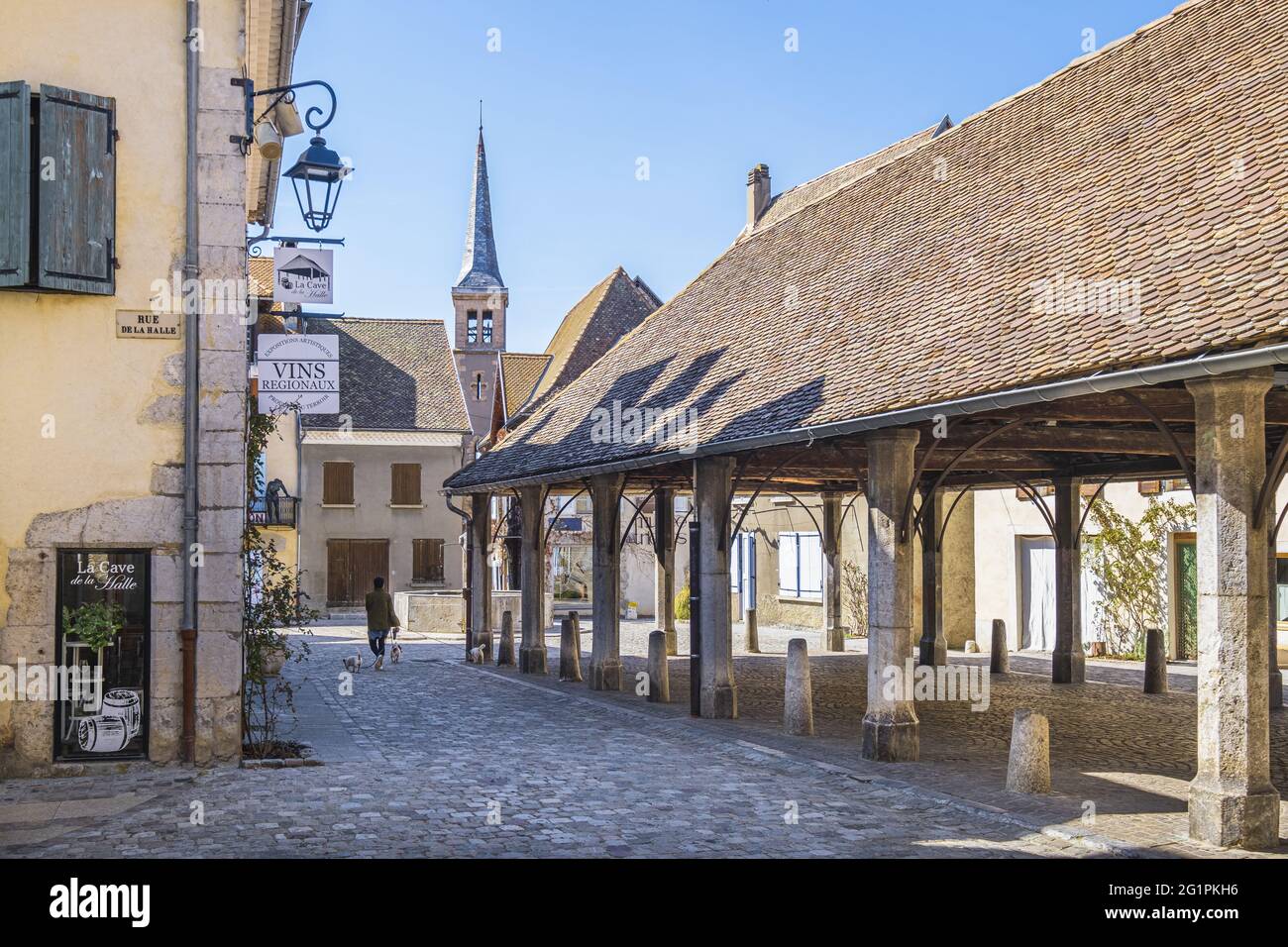 Covered market square hi-res stock photography and images - Alamy