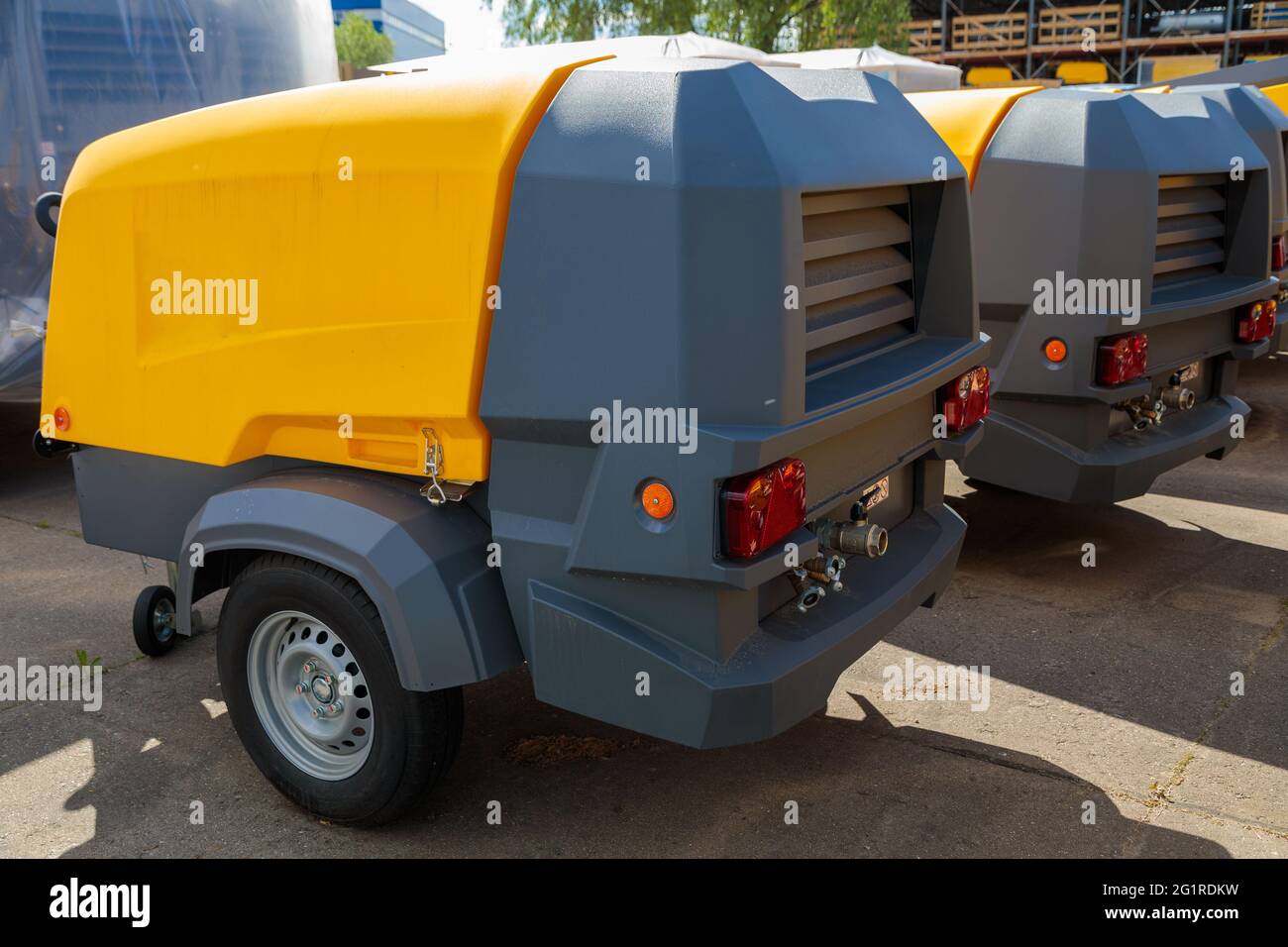Mobile diesel compressor on wheels for supplying pneumatic air to ...