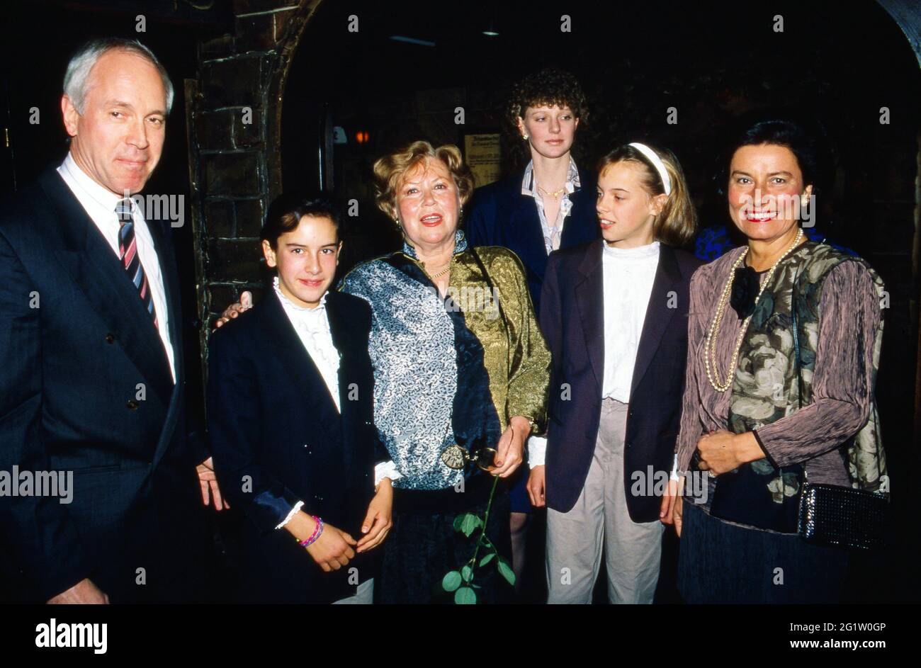 Eva Maria Bauer mit Familie bei der Feier ihres 65. Geburtstags im ...