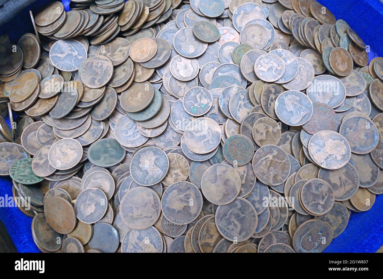 Pile of vintage coins hi-res stock photography and images - Alamy