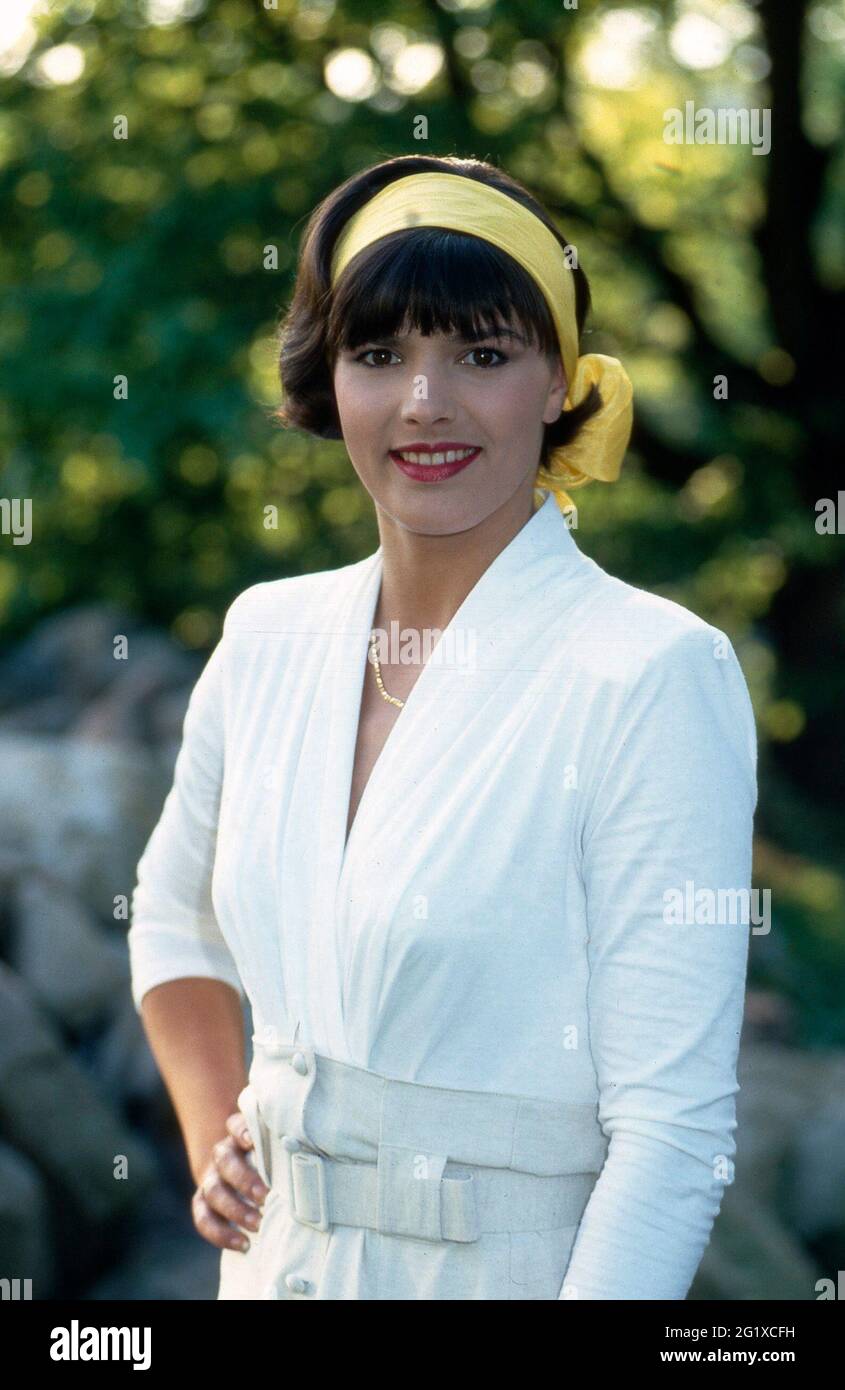 Ines Kuba bei "Fröhlich eingeschenkt" ARD 1994 Stock Photo - Alamy