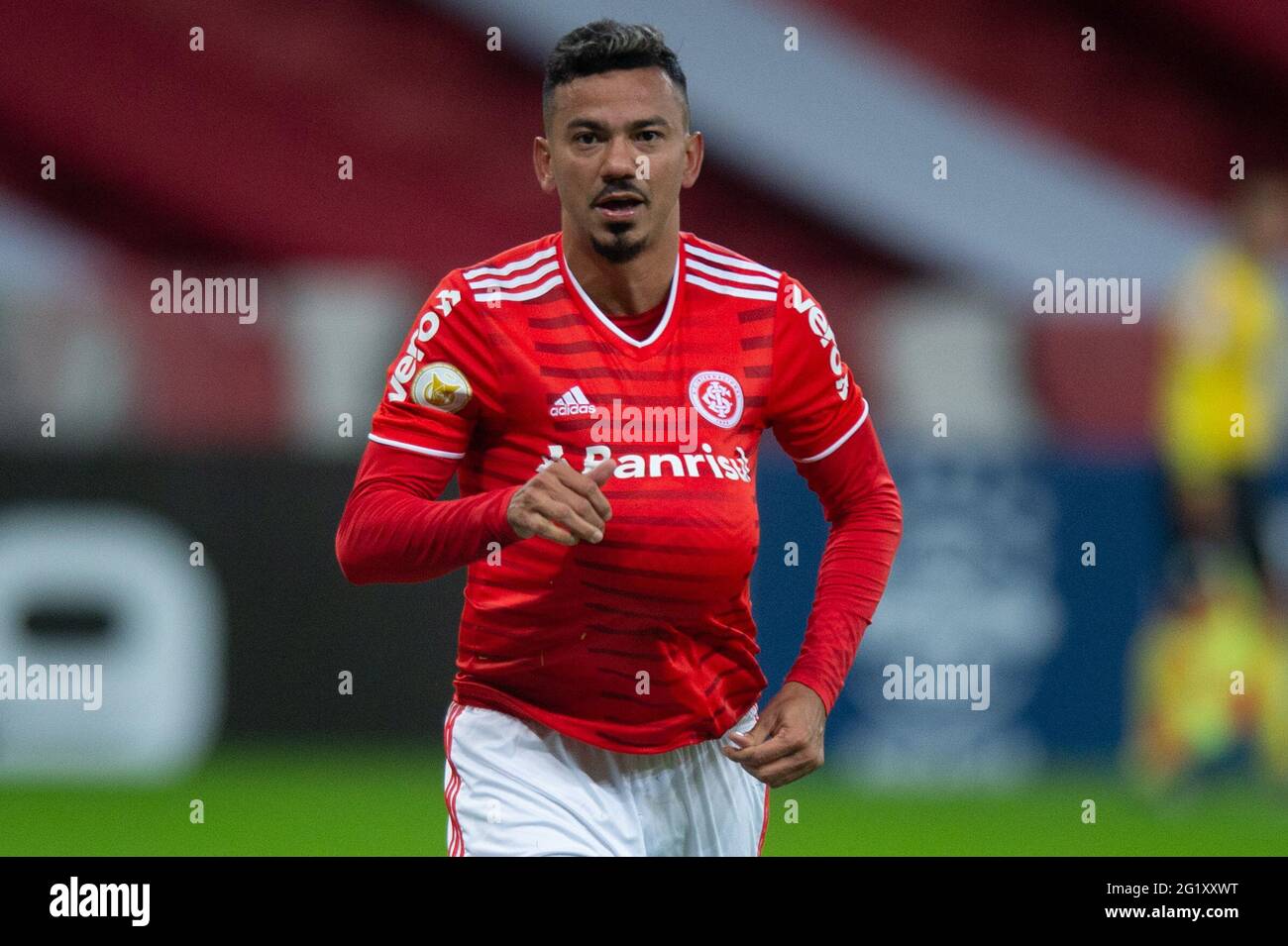 Rodrigo Lindoso do Internacional comemora seu gol, durante a partida entre Internacional e Sport ...