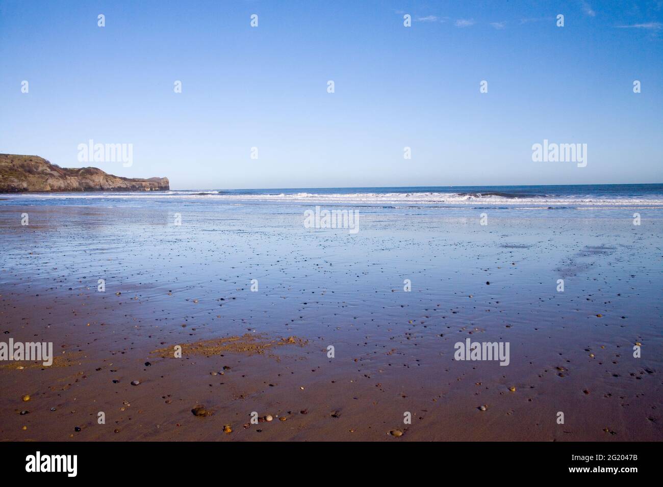 the beach at sandend on the yorkshire coast Stock Photo - Alamy