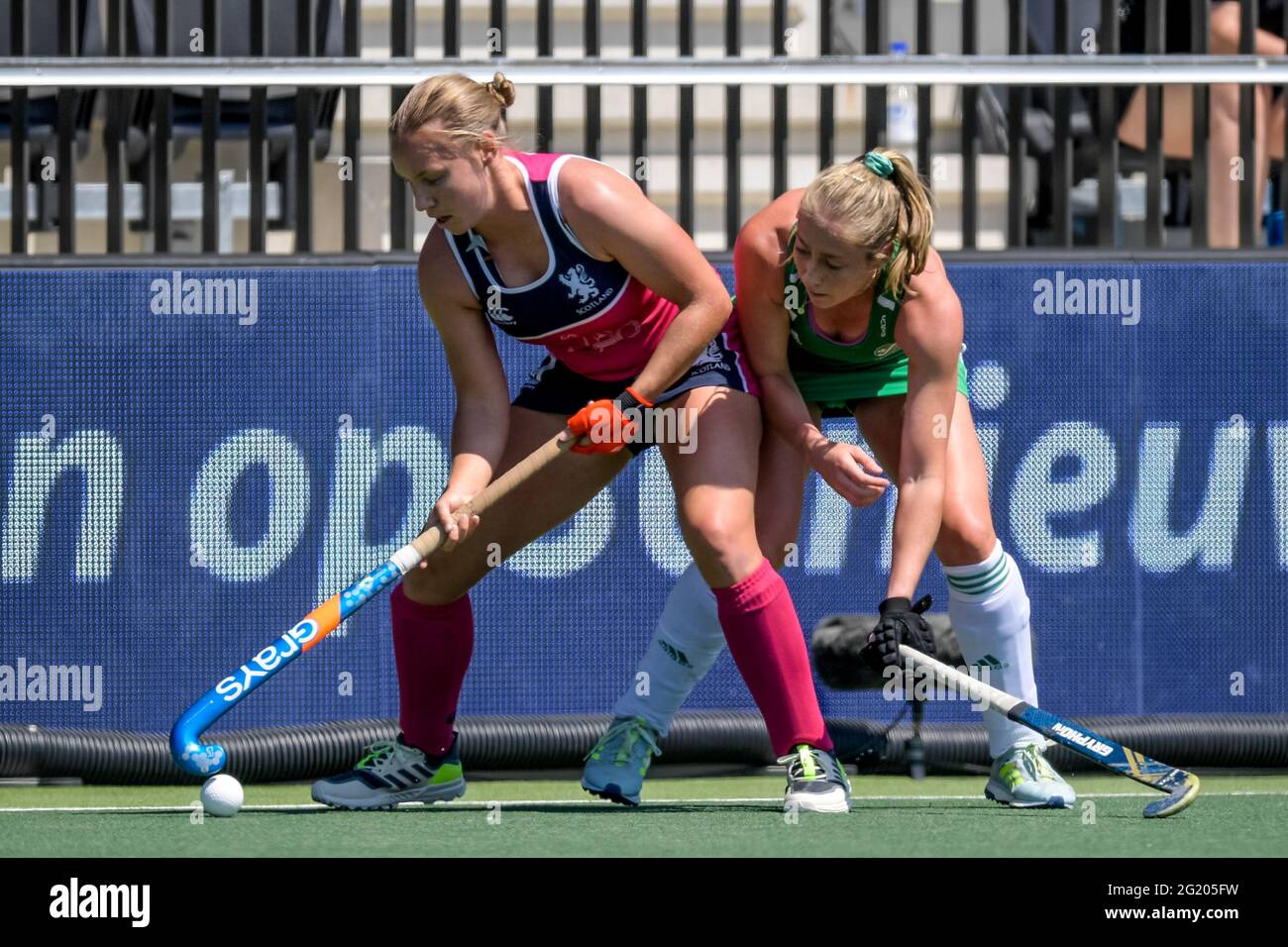AMSTELVEEN, NETHERLANDS - JUNE 7: Sarah Robertson of Scotland and Sarah ...