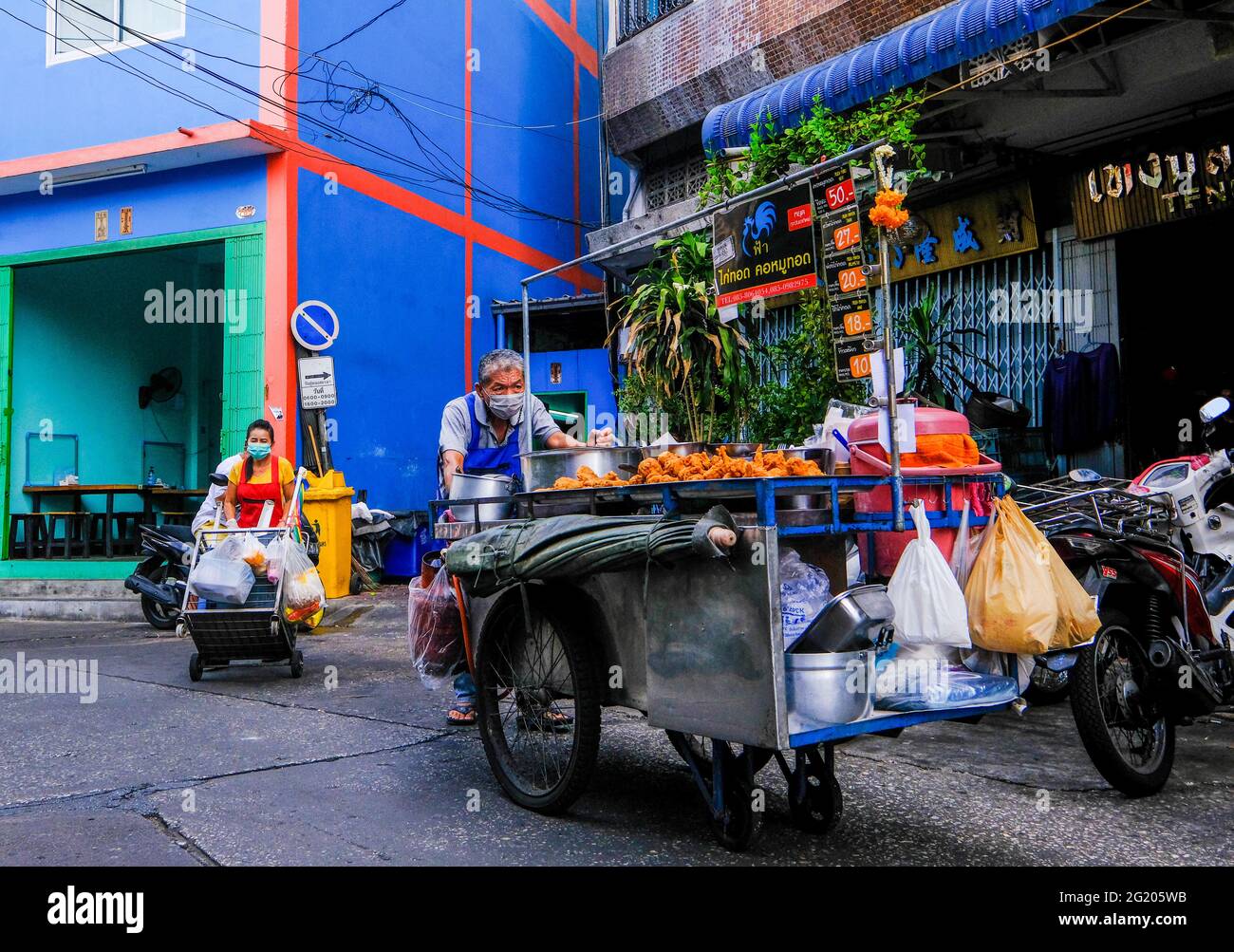 Asian food carts hi-res stock photography and images - Alamy