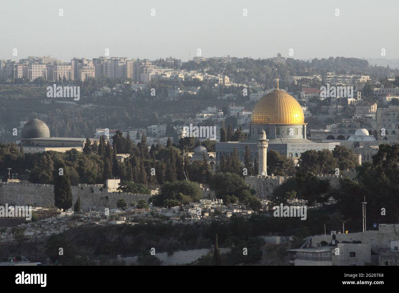 The Dome of the Rock (R) and the Al Aqsa Mosque (L) on the Temple Mount ...