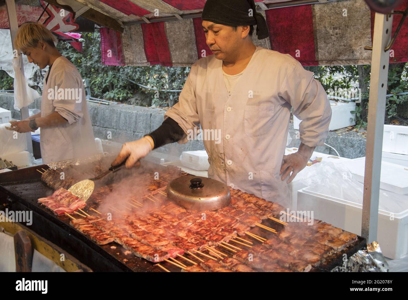 Cooking in an outdoor kitchen japan hi-res stock photography and images ...