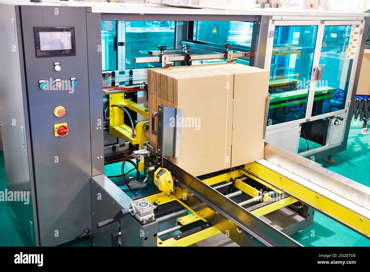 Machine automatic molder of corrugated cardboard boxes Stock Photo - Alamy